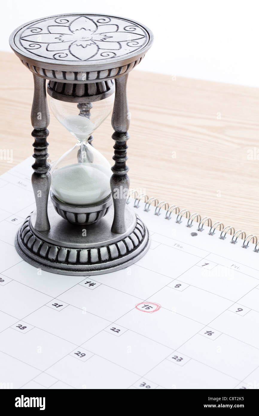 Hourglass and calendar hi-res stock photography and images - Alamy