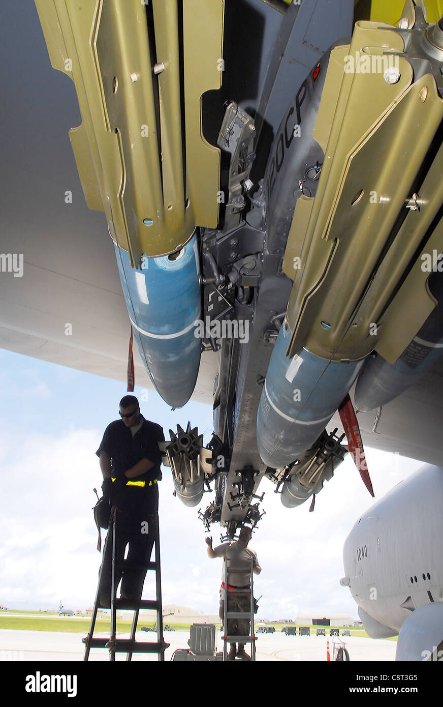 Staff Sgts. Dustin Hyden and Doyle Atkinson upload Mk 62 Quickstrike ...