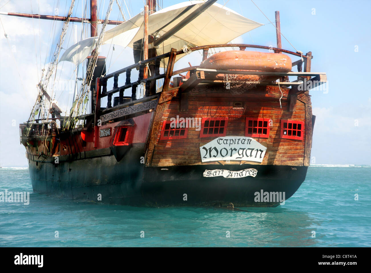 Captain morgan pirate hi-res stock photography and images - Alamy