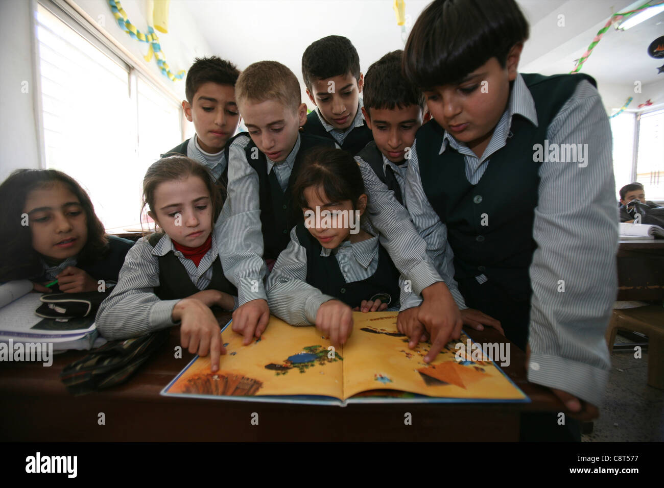 Jordan school children hi-res stock photography and images - Alamy