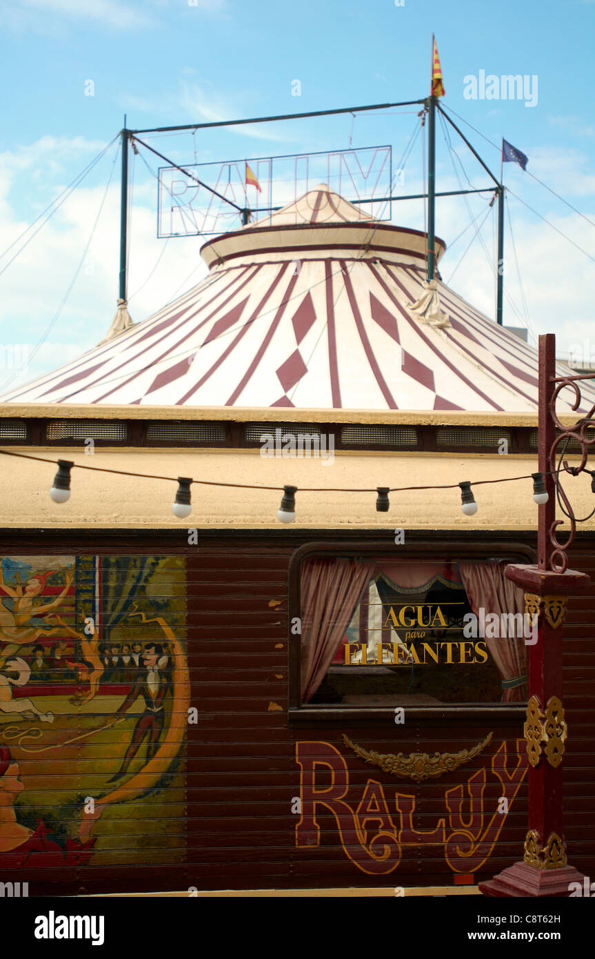 Vintage circus performer hi-res stock photography and images - Alamy