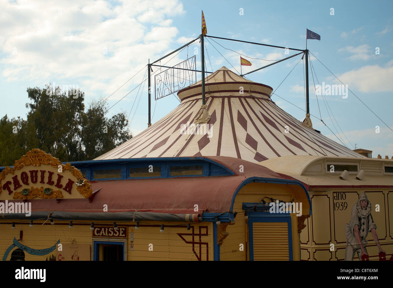 Circus clowns ring hi-res stock photography and images - Alamy
