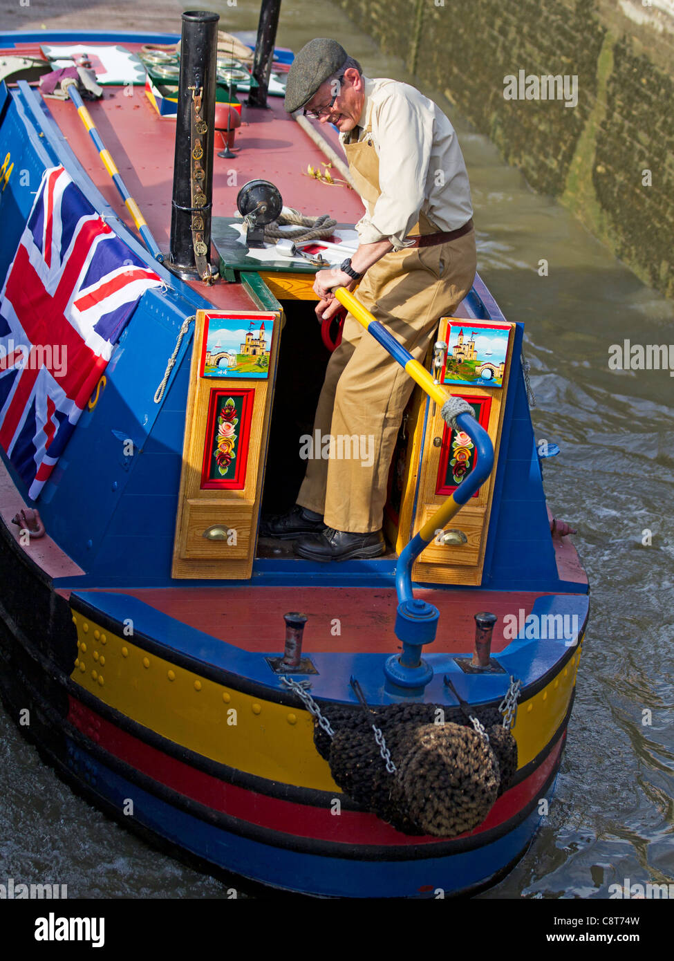 Traditionally Decorated - Castles & Roses; Narrow Boat with Boatman's ...
