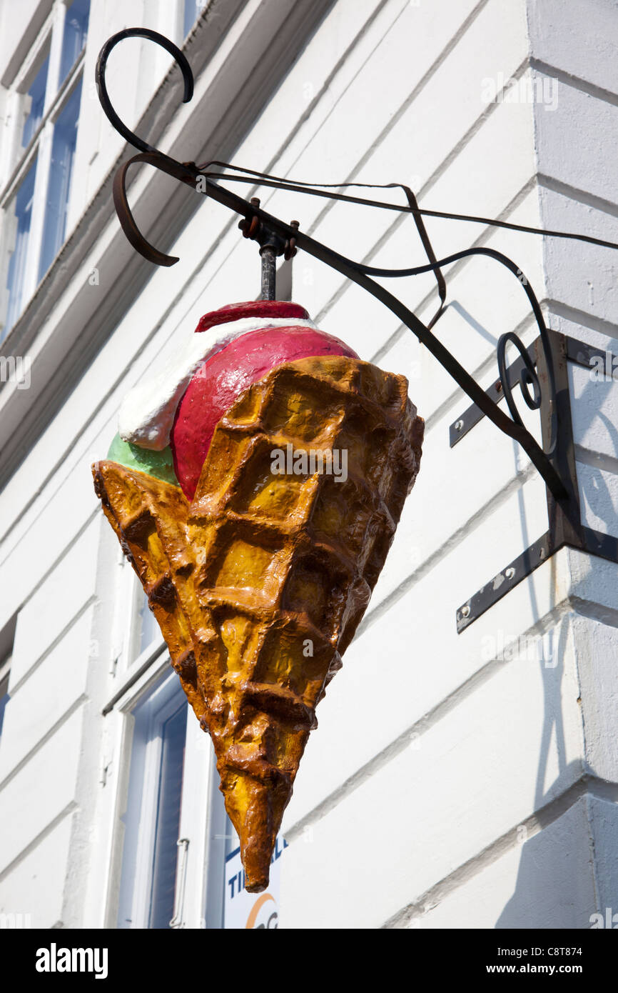 Ice cream cone sign hi-res stock photography and images - Alamy