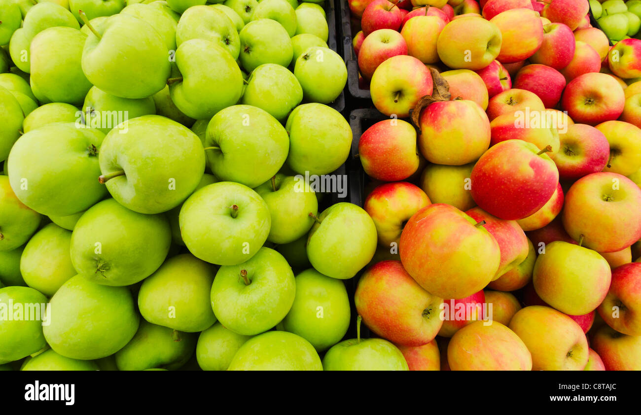 USA, New York City, Heap of apples Stock Photo - Alamy