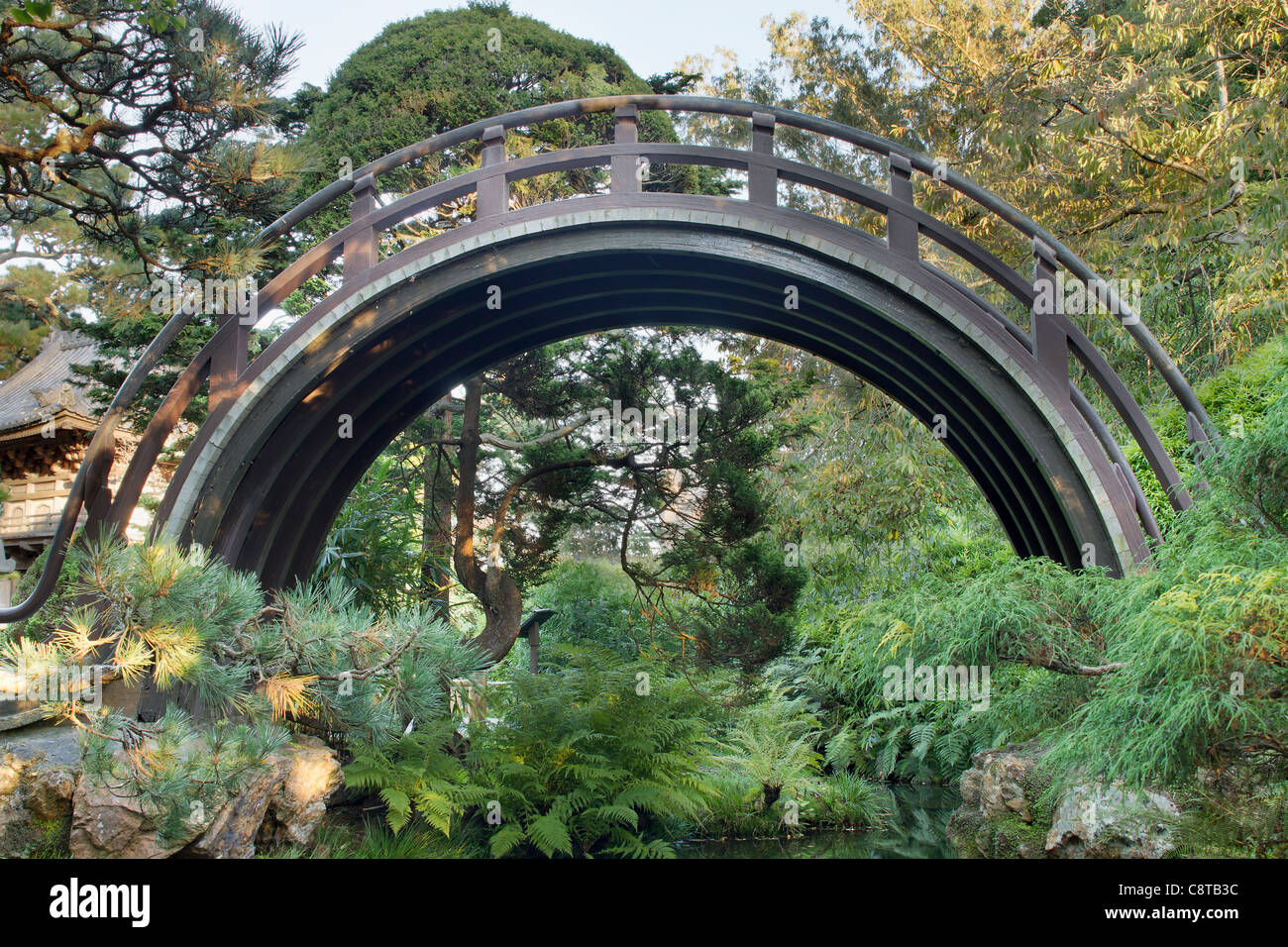 Curved wooden bridge japanese garden hi-res stock photography and ...