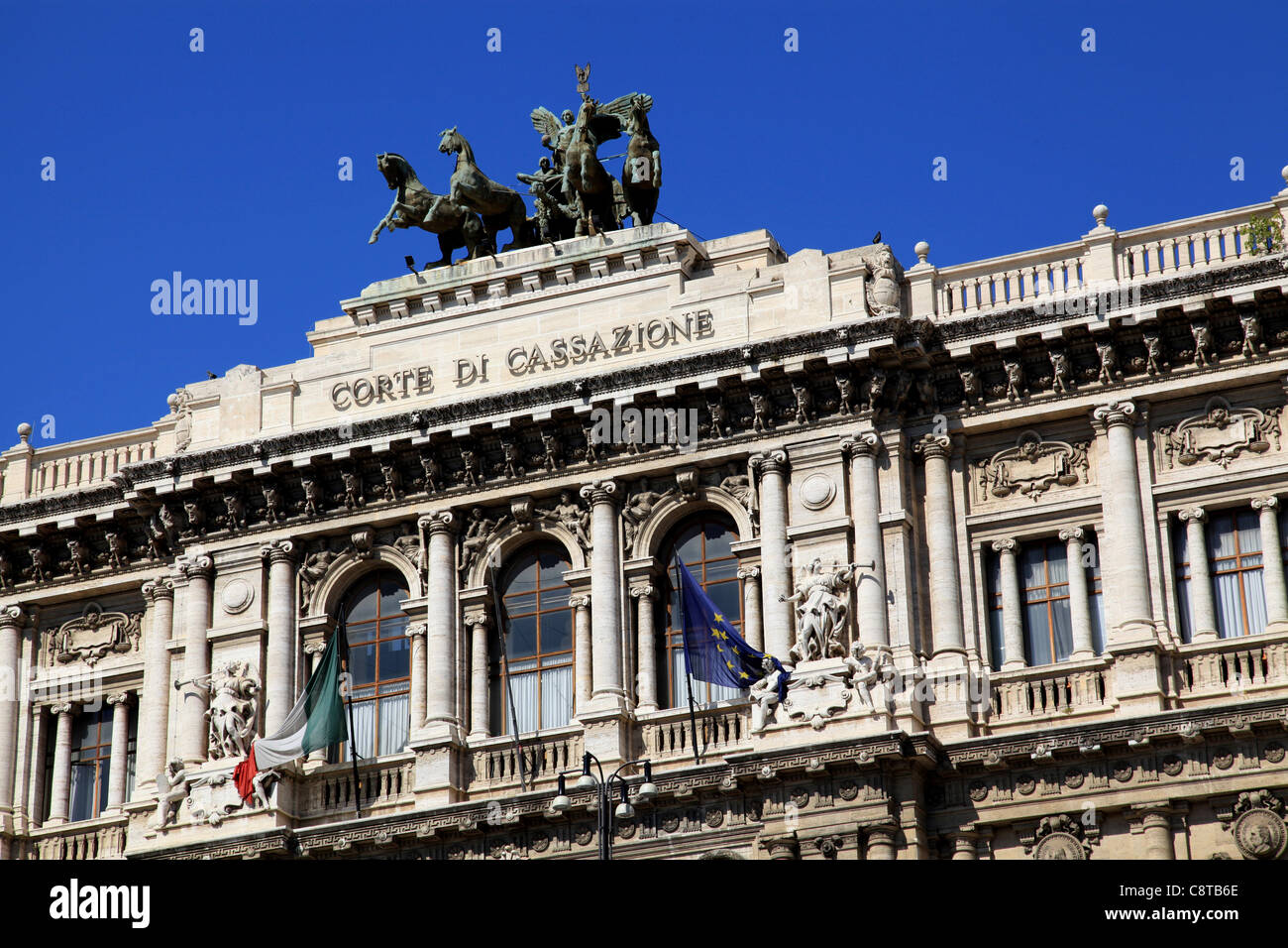 Palace of justice rome statue hi-res stock photography and images - Alamy