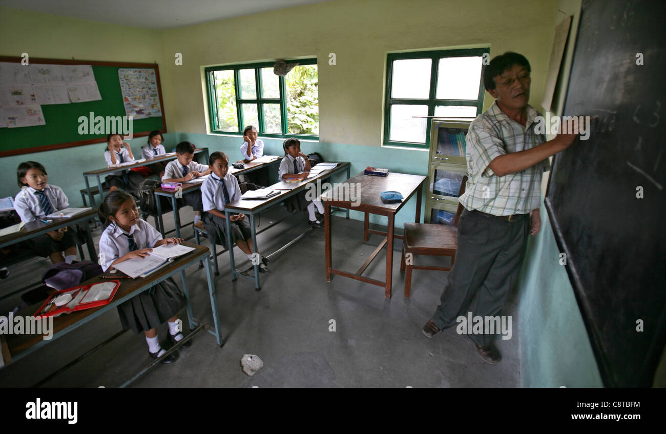 Nepal school student in class hi-res stock photography and images - Alamy