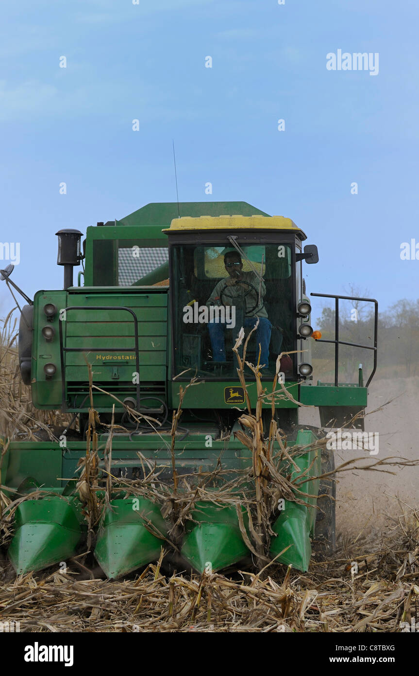 Combine corn harvest kentucky hi-res stock photography and images - Alamy