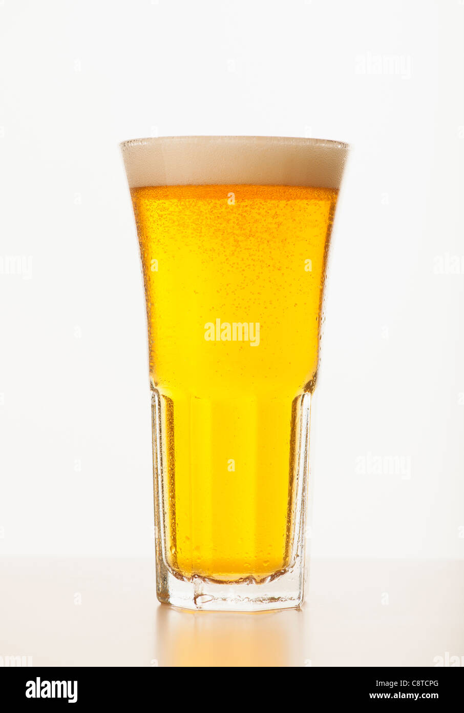 Glass of ale hi-res stock photography and images - Alamy