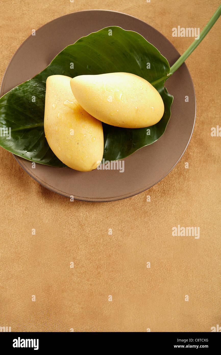 Mango On A Plate Stock Photo - Alamy