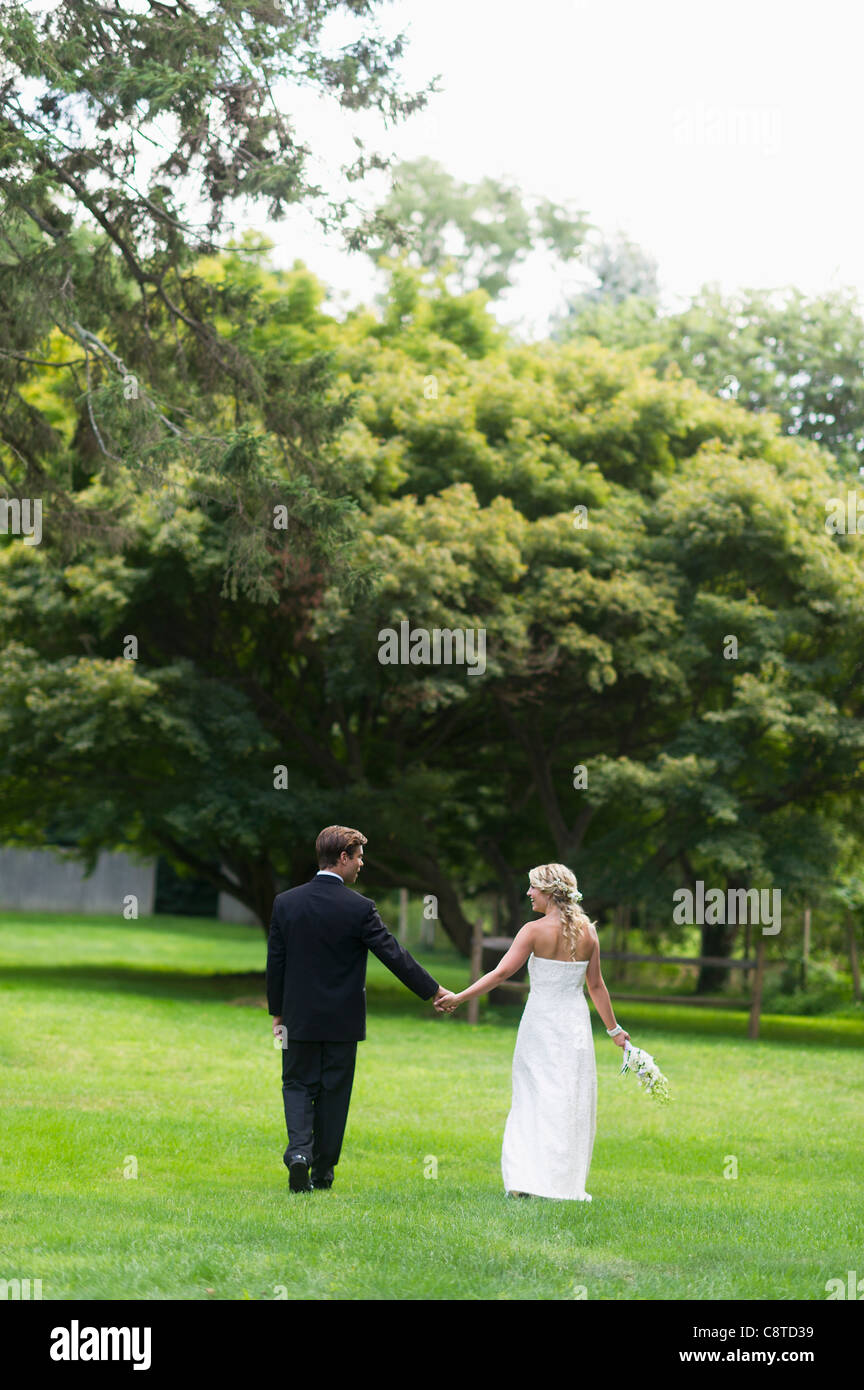 Newly Wed Couple Walking Stock Photos & Newly Wed Couple Walking Stock ...