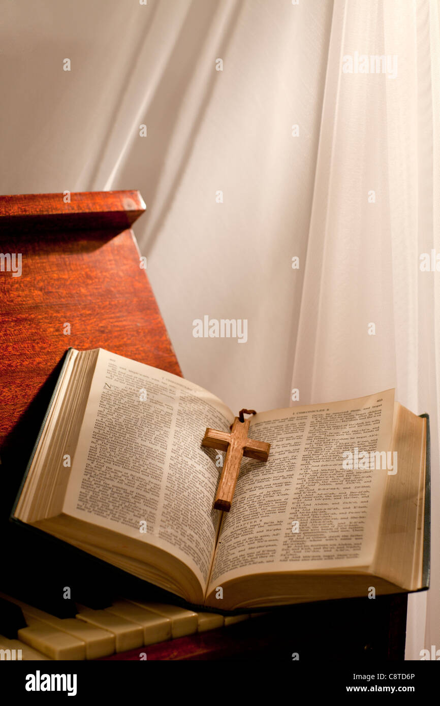 A wooden cross lying inside a bible Stock Photo - Alamy