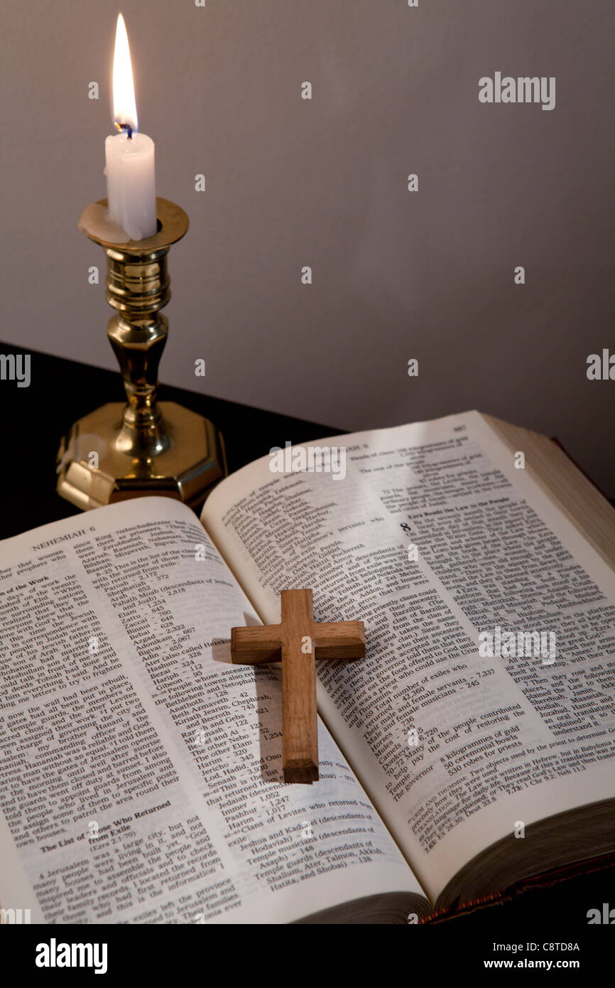High angle view of cross lying on holy bible Stock Photo - Alamy