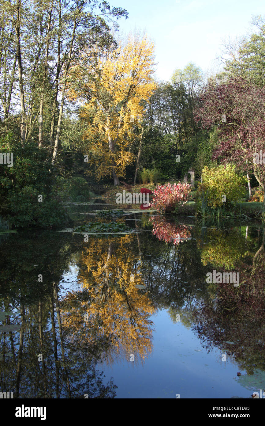 Cholmondeley Castle Gardens. Autumnal view the Duckery Ruin Water ...