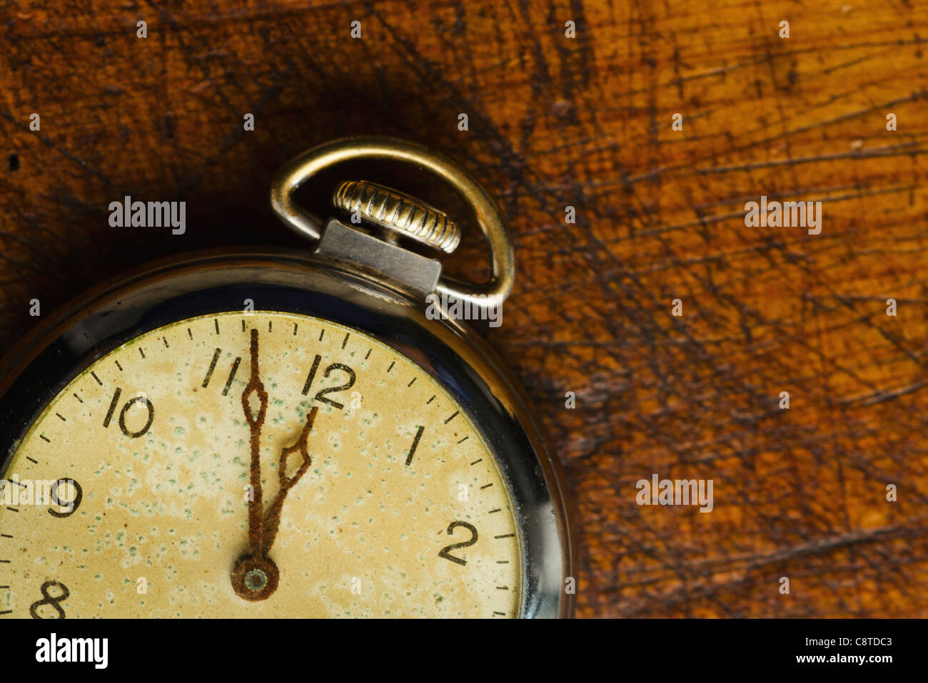 Old fashioned stopwatch hi-res stock photography and images - Alamy