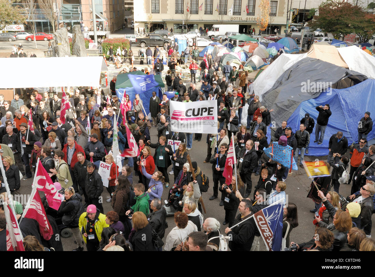 Delegates from the Canadian national labour union CUPE - SCFP rally at ...