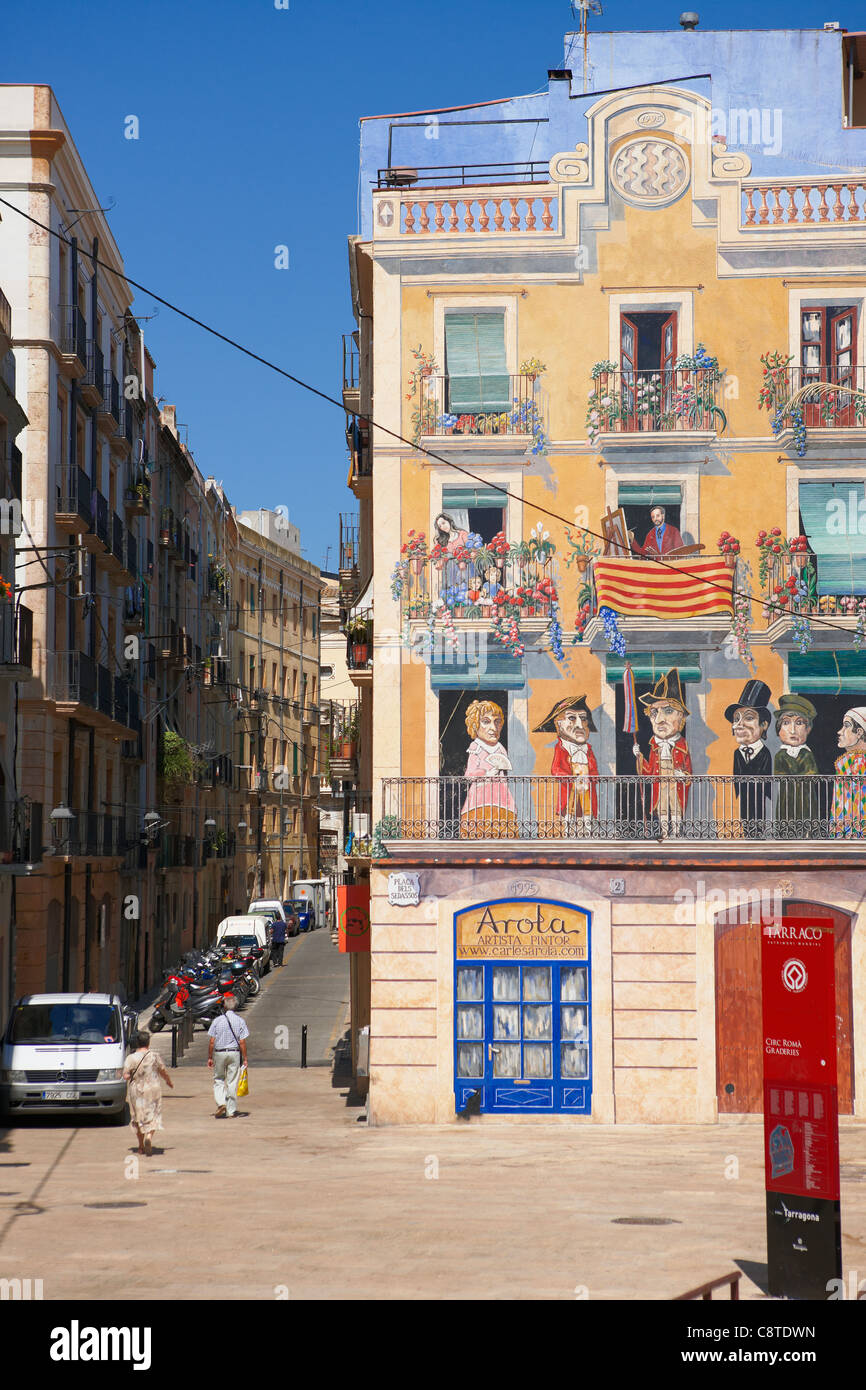 Colorful building mural hi-res stock photography and images - Alamy