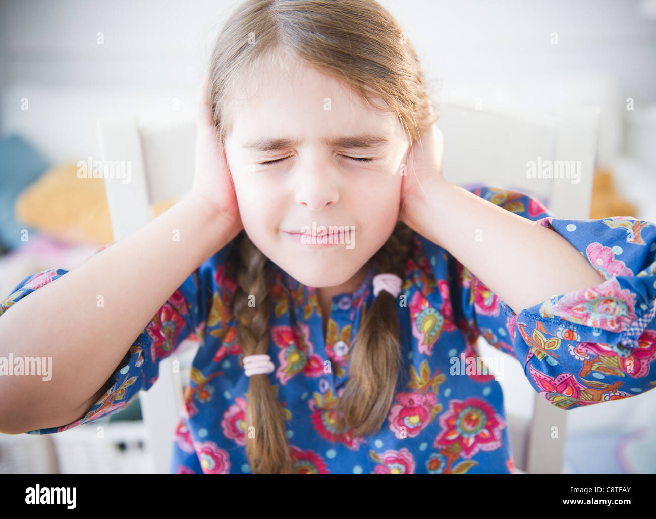 Child covering their ears hi-res stock photography and images - Alamy
