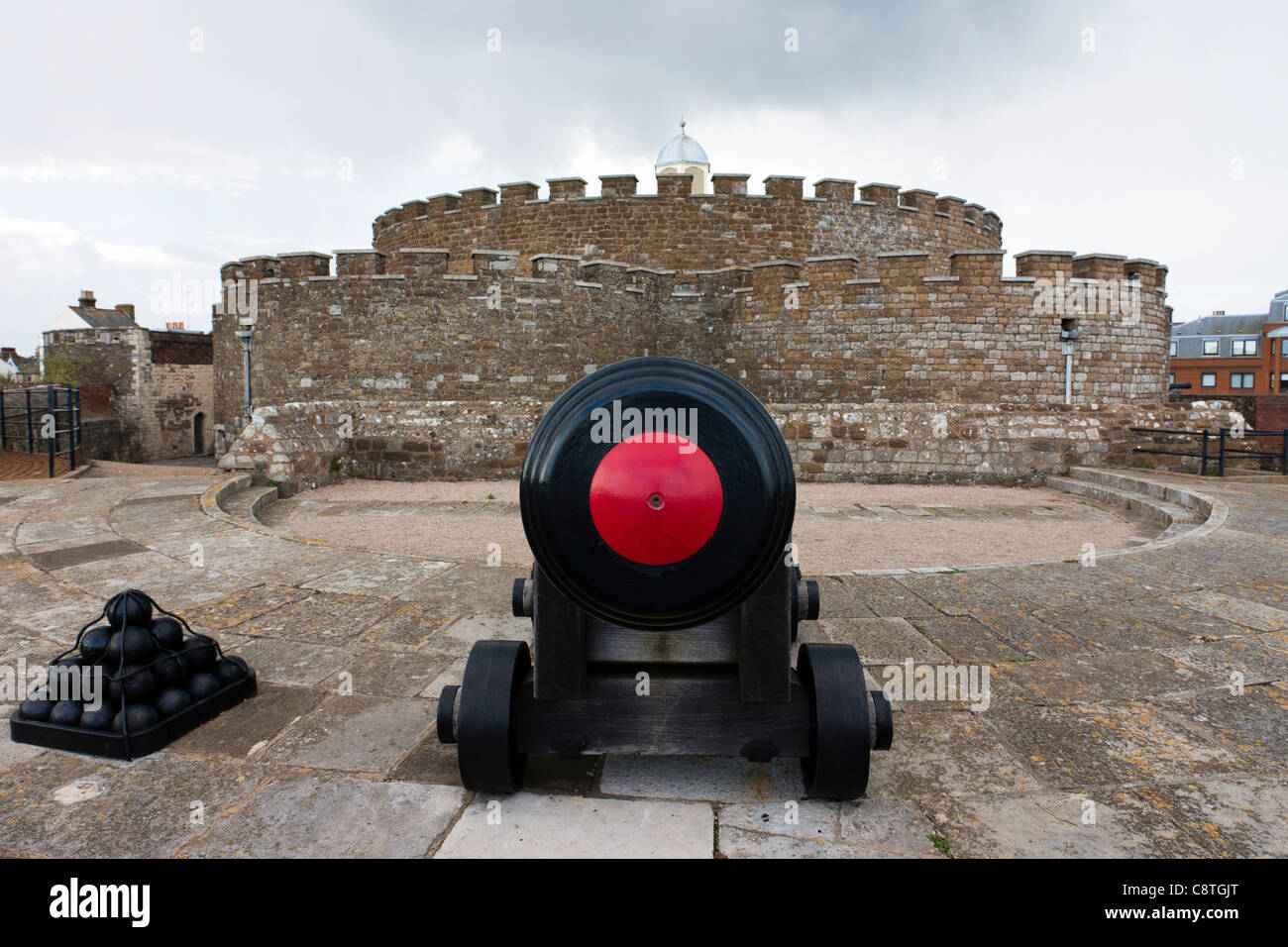 A 32-pounder Bloomfield pattern cannon, facing the viewer, with a brace ...