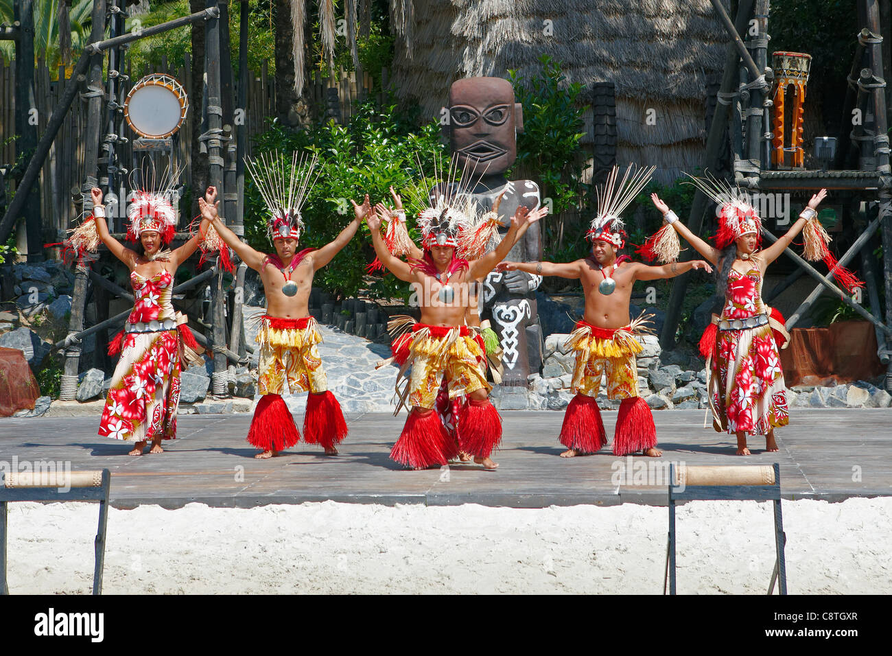 Polynesian dance hi-res stock photography and images - Alamy