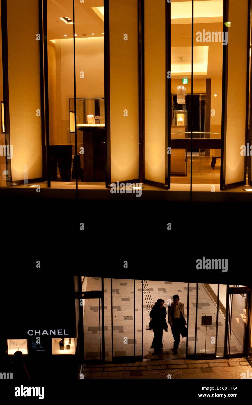 Chanel store window display hi-res stock photography and images - Alamy