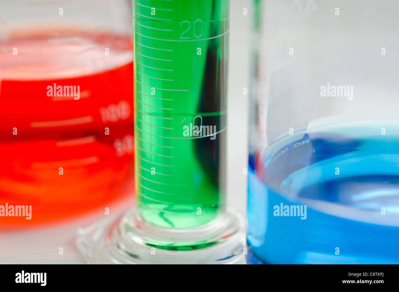 Graduated cylinder beaker hi-res stock photography and images - Alamy