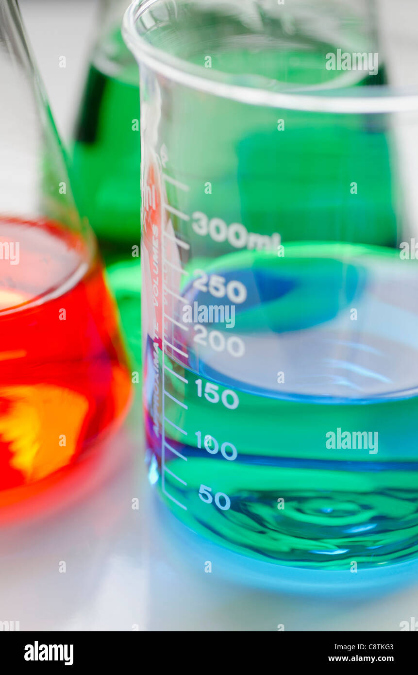 Beakers measure hi-res stock photography and images - Alamy