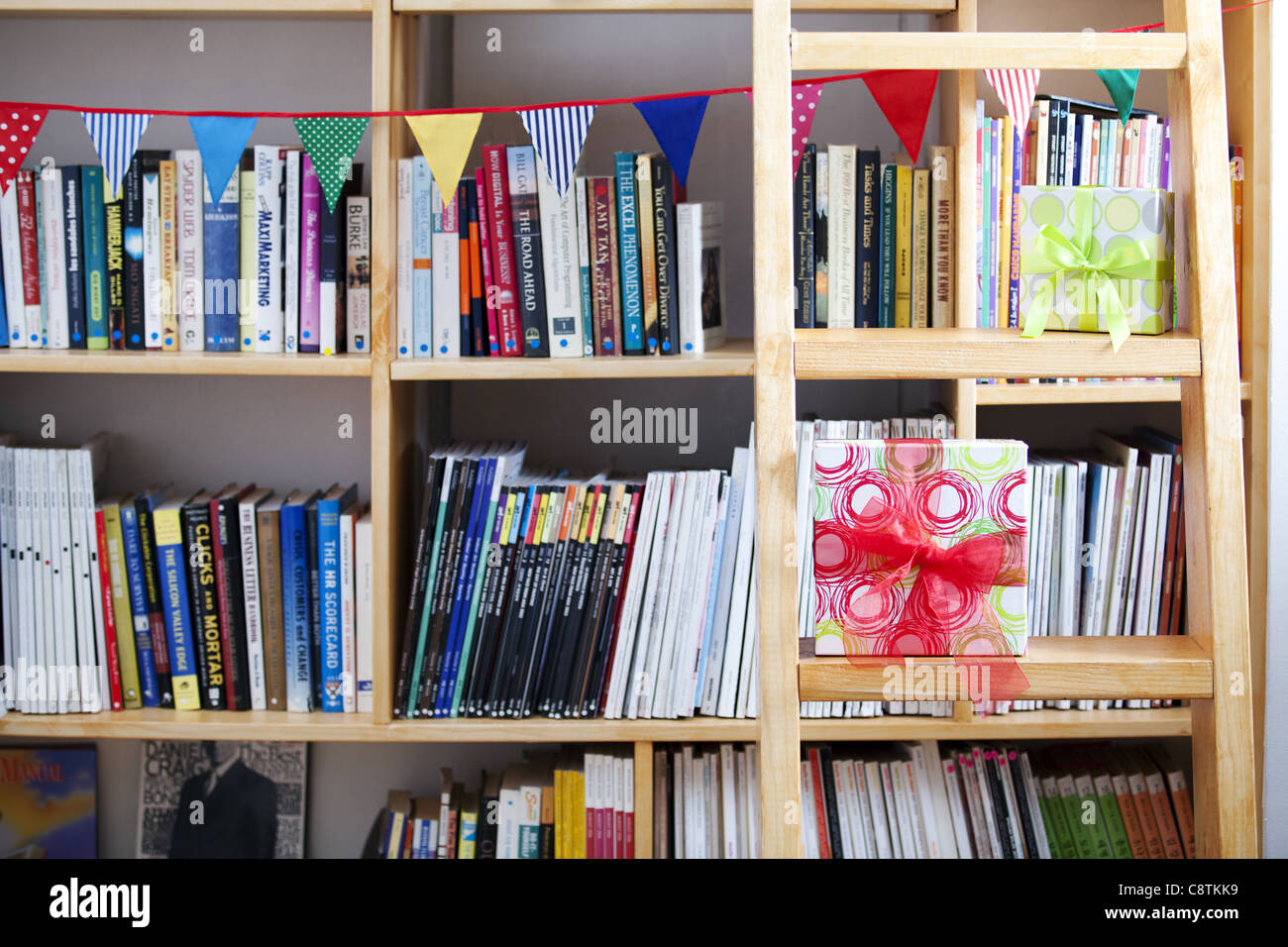 Gift books hi-res stock photography and images - Alamy