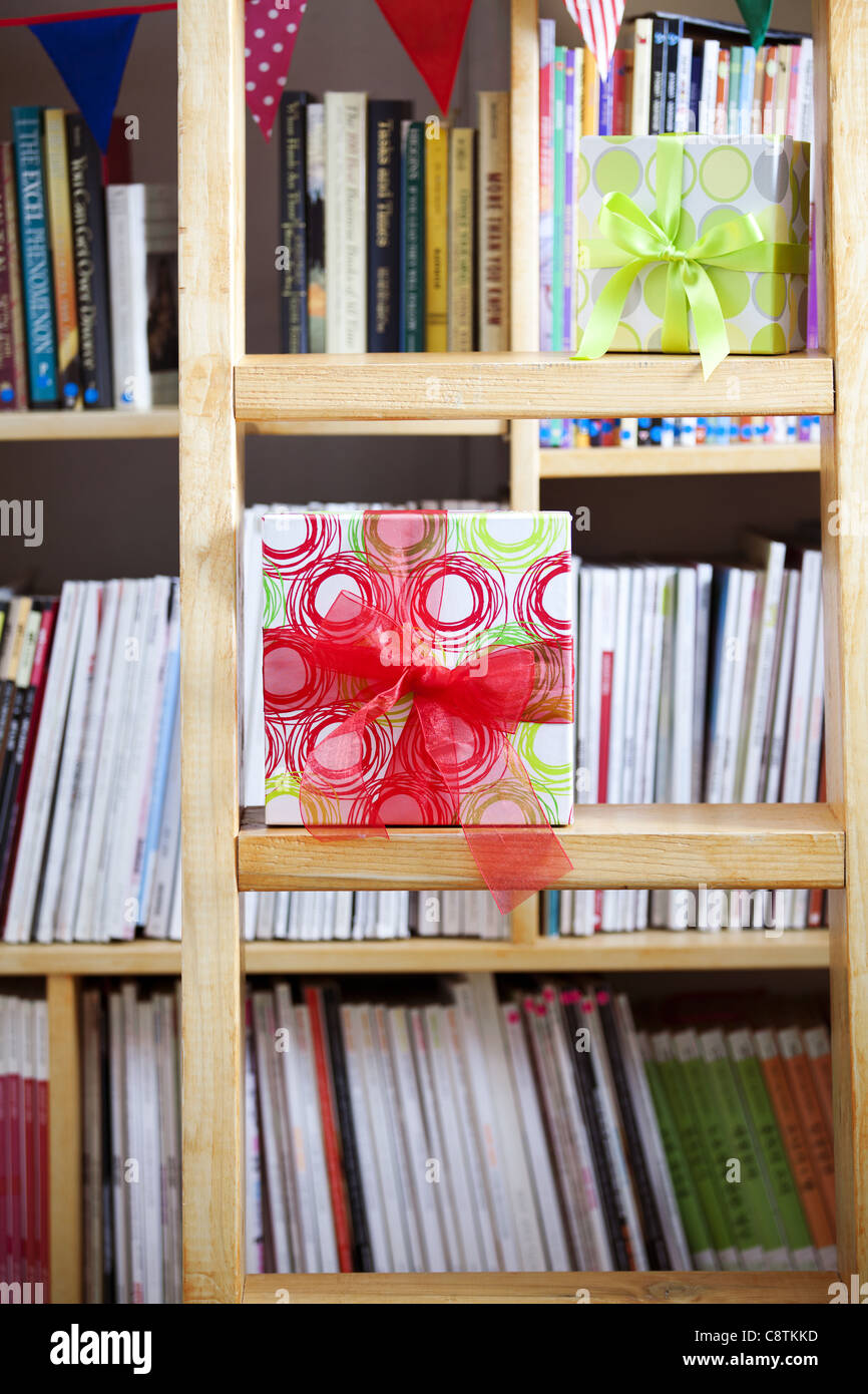 Gift books hi-res stock photography and images - Alamy