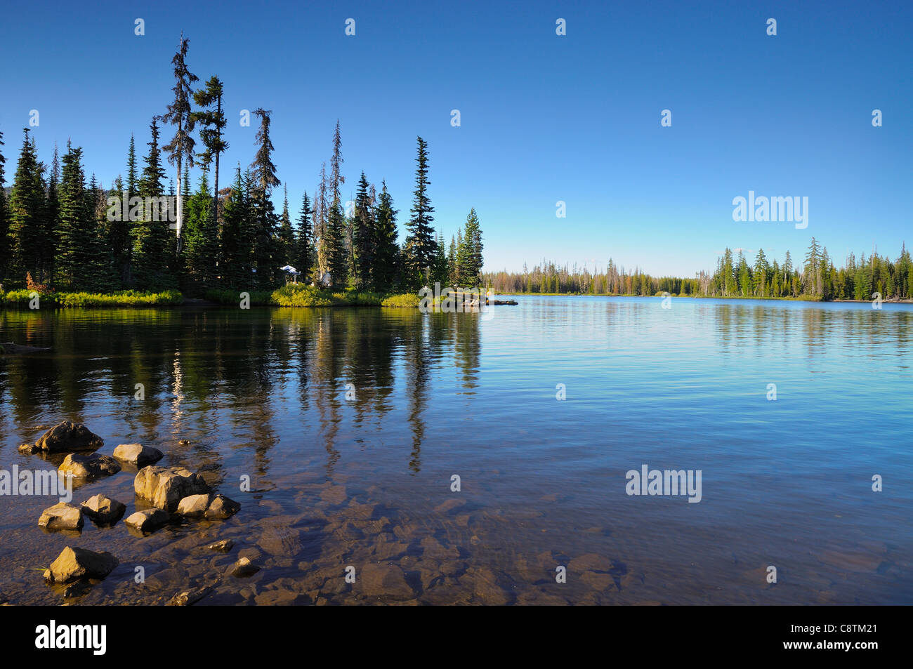 USA, Oregon, Scenic view of lake Stock Photo - Alamy