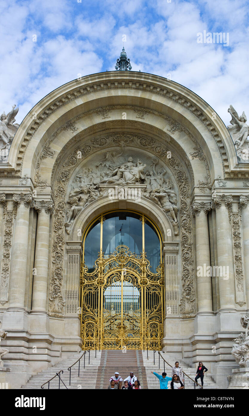Paris, Av. Winston Churchill, the main door of the Petit Palace museum ...