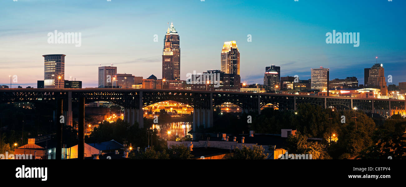 Cleveland skyline hi-res stock photography and images - Alamy