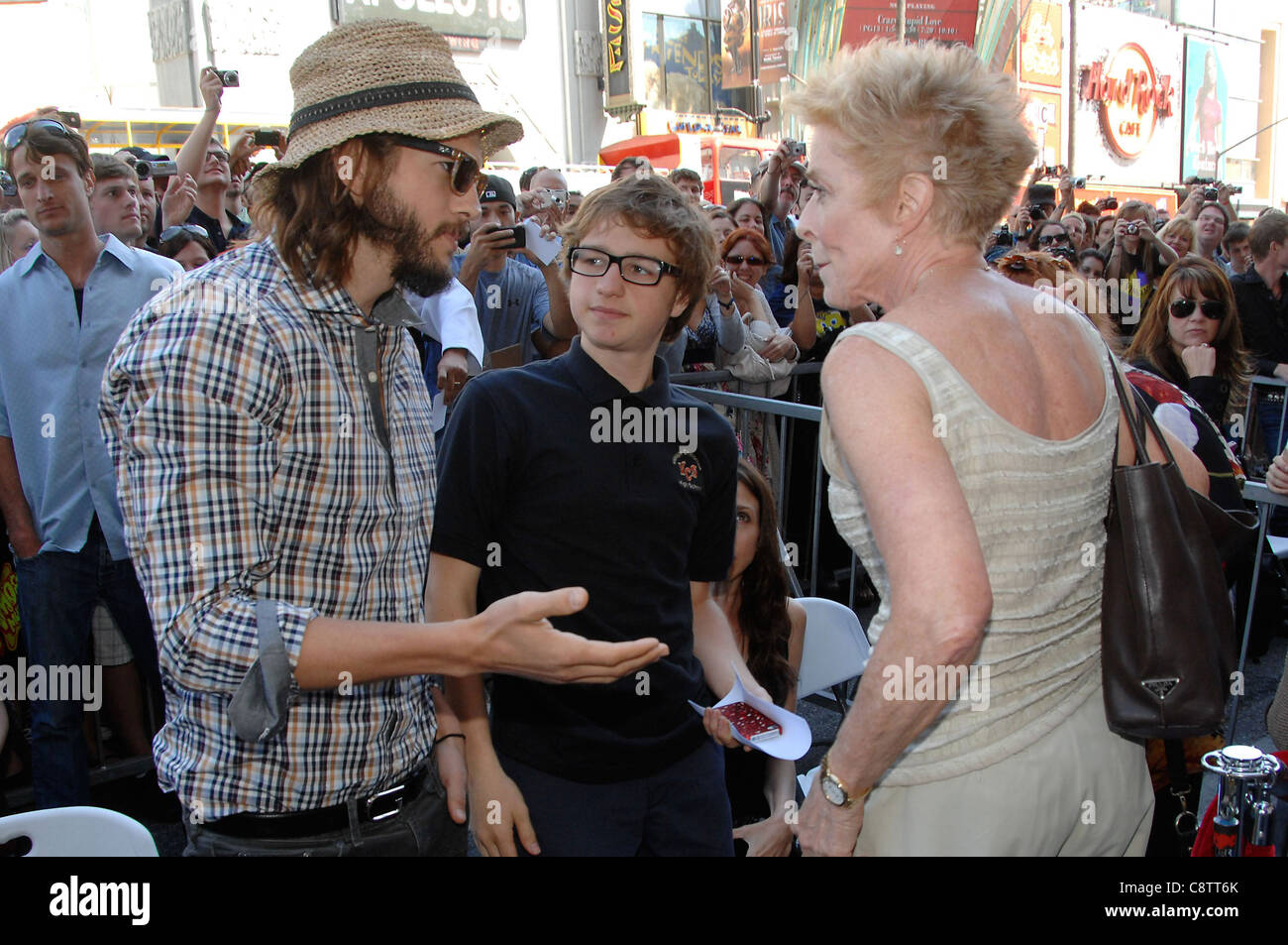 Ashton Kutcher, Angus T. Jones, Holland Taylor at the induction ...