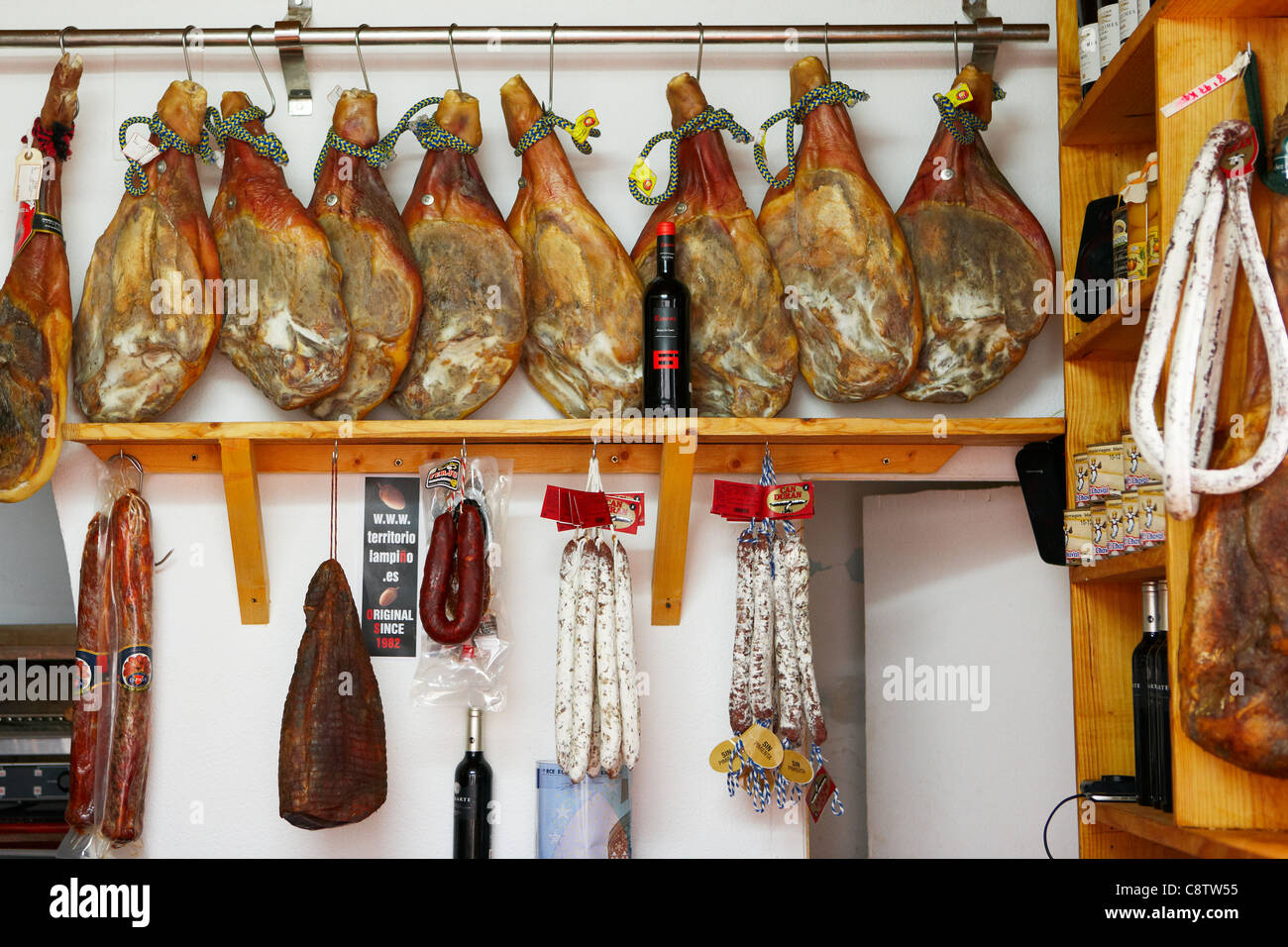 Jamon shop hi-res stock photography and images - Alamy