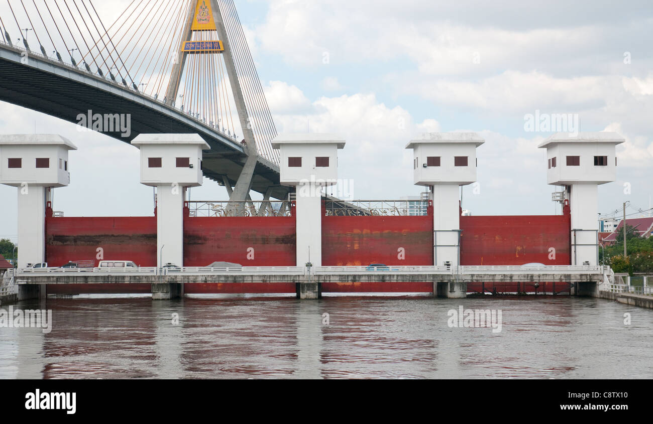 Thai flood gate hi-res stock photography and images - Alamy