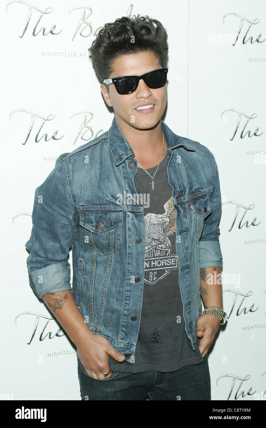 Bruno mars concert hi-res stock photography and images - Alamy