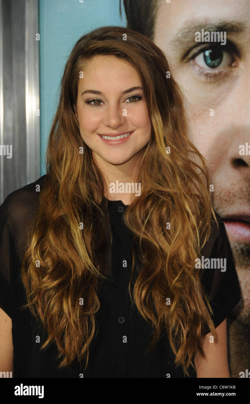 Shailene Woodley at arrivals for THE IDES OF MARCH Screening, Samuel ...