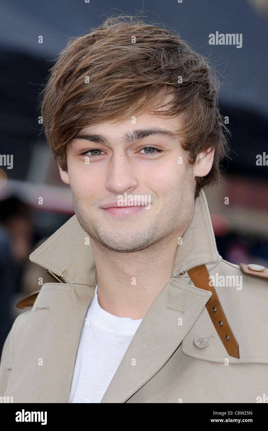 Douglas Booth arrives for the Burberry Prorsum fashion show Stock Photo ...