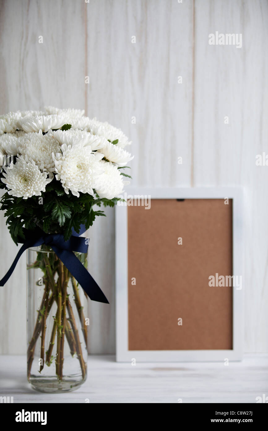 Vertical frame with flowers hi-res stock photography and images - Alamy