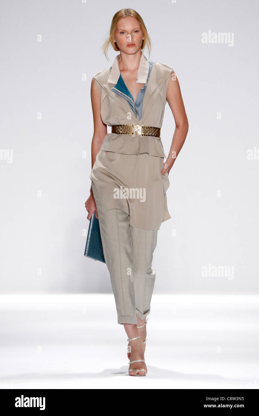 Elie tahari designer hi-res stock photography and images - Alamy