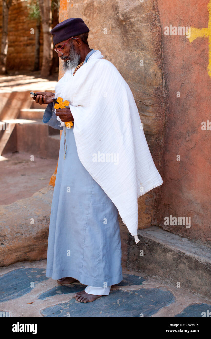 Ethiopian man phone hi-res stock photography and images - Alamy