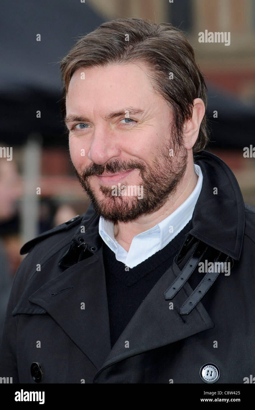 Simon Le Bon arrives for the Burberry Prorsum fashion show Stock Photo ...