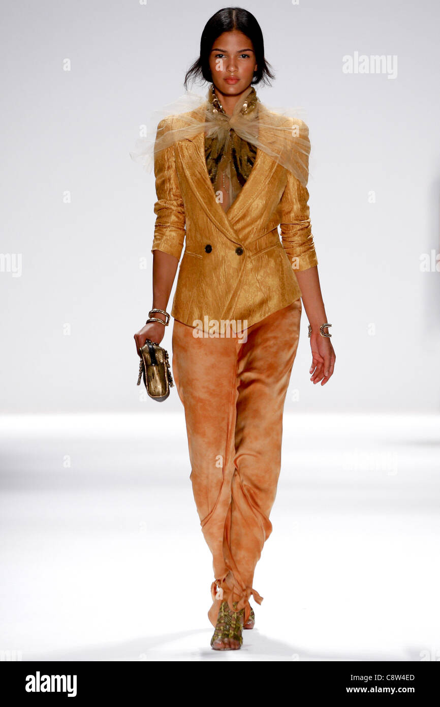 Elie tahari designer hi-res stock photography and images - Alamy