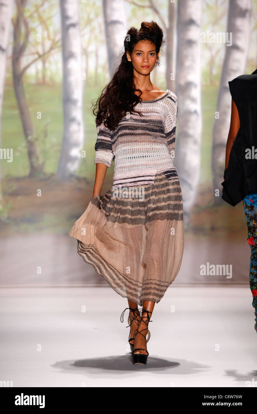 Tracy Reese Fall/Winter 2011 Collection – New York Stock Photo - Alamy