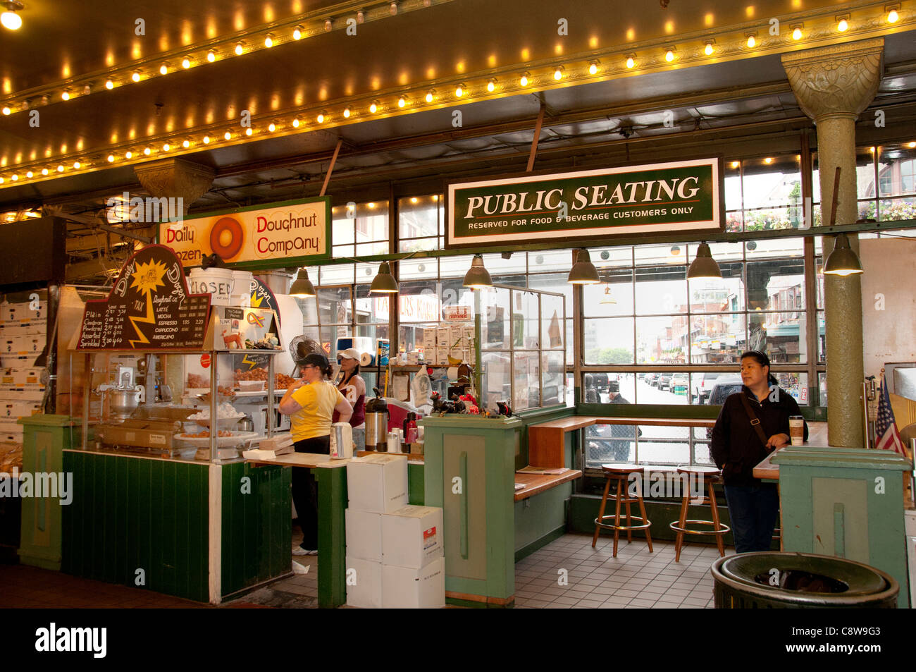 Seattle farmers market town city hi-res stock photography and images ...