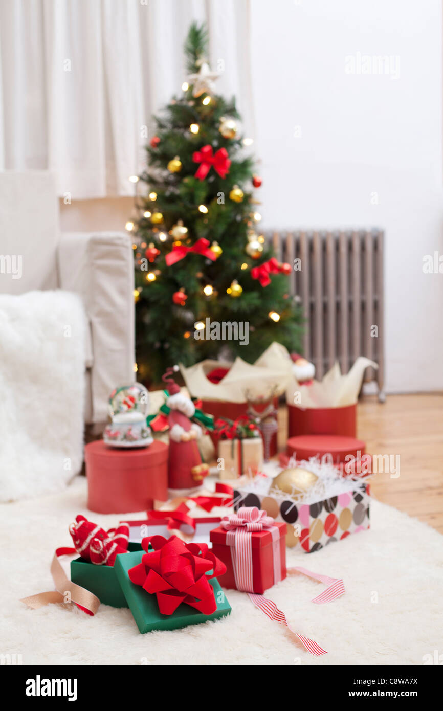 Room Interior With Unwrapped Christmas Gift Boxes And Christmas Tree ...