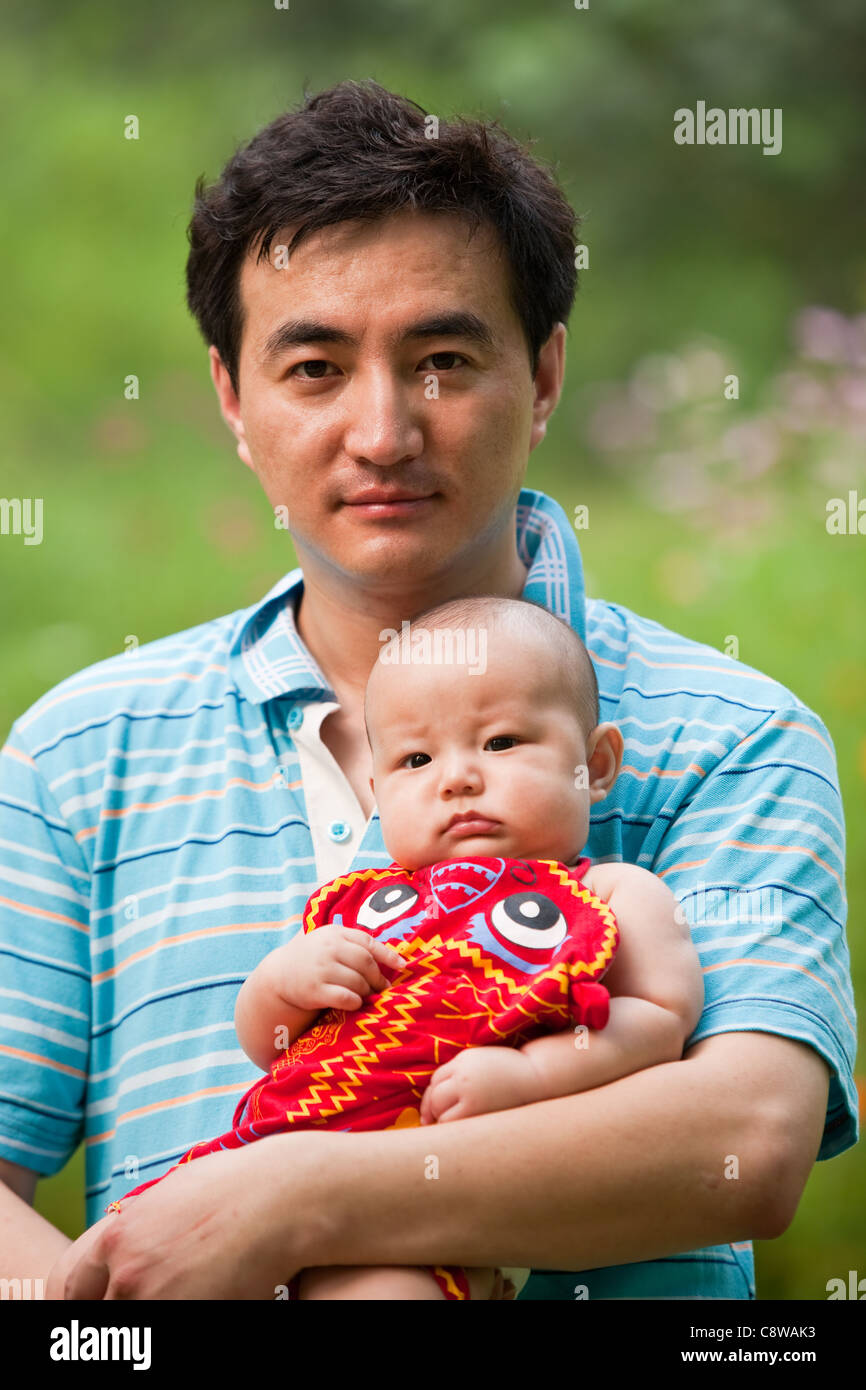 Portrait of Asian father and son Stock Photo - Alamy