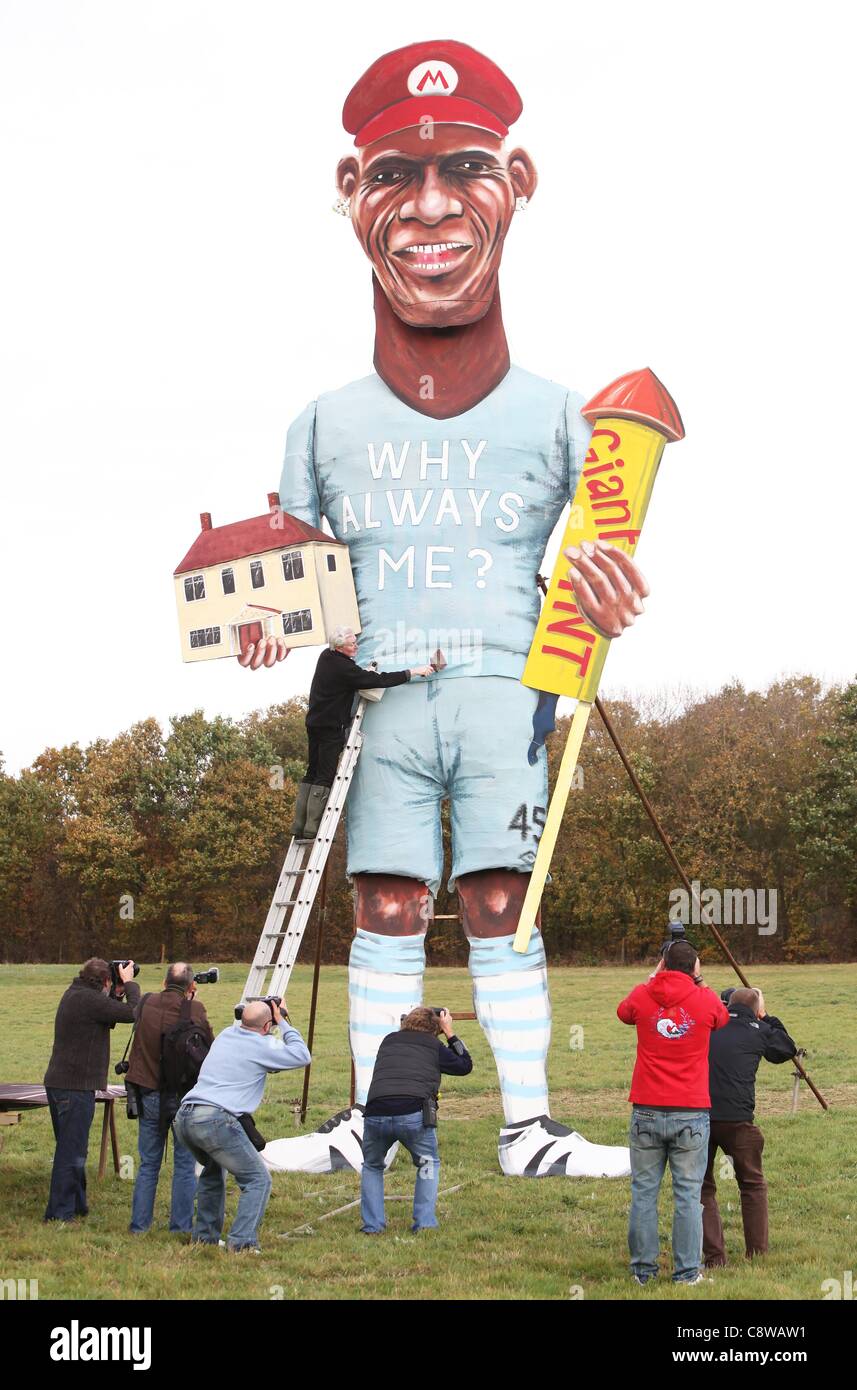 Artist Frank Shepherd puts the finishing touches to an giant 30ft ...
