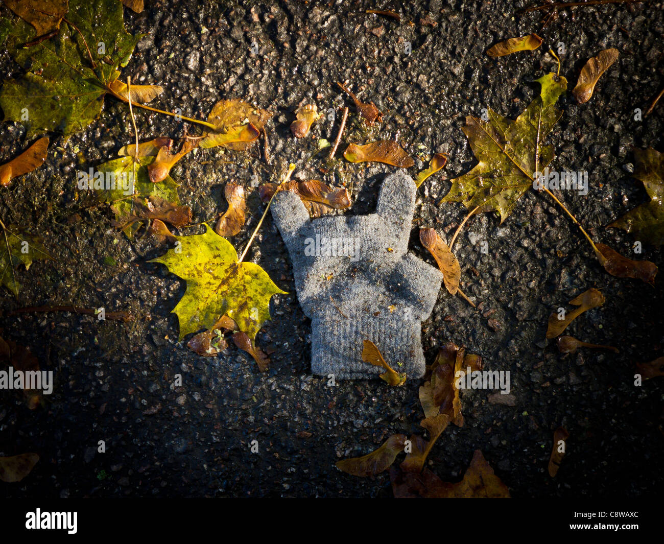 Lost and found sign hi-res stock photography and images - Alamy